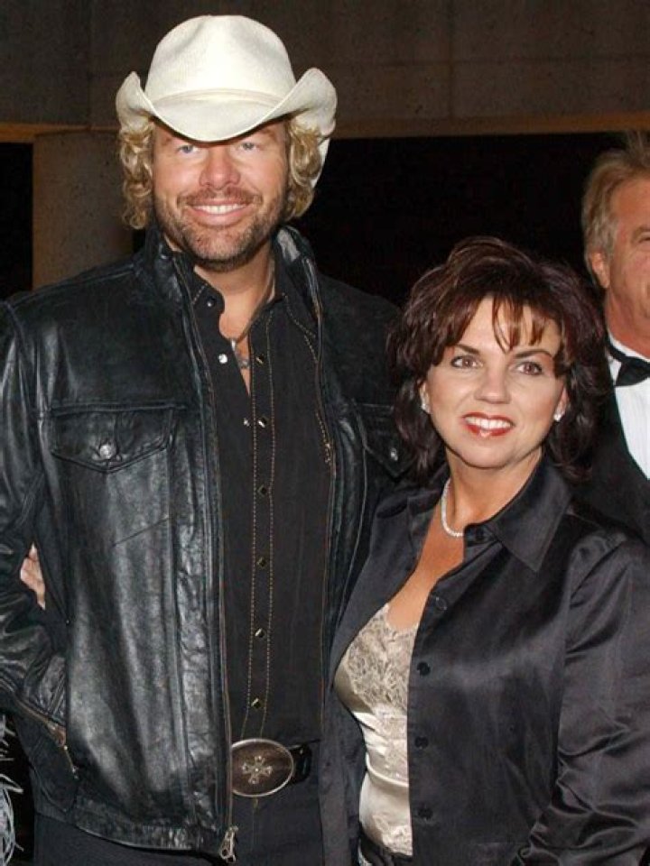 Who Is Tricia Lucus? Country Star Toby Keiths Wife Has Been with Him ...